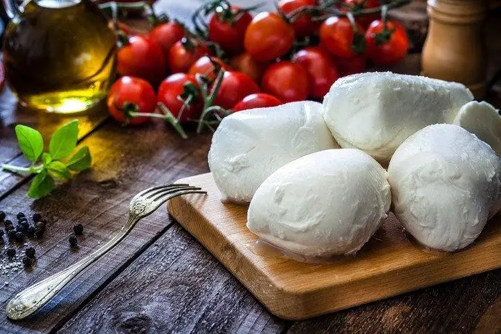 Mozzarella – najlepszy włoski ser do pizzy, tradycyjna receptura